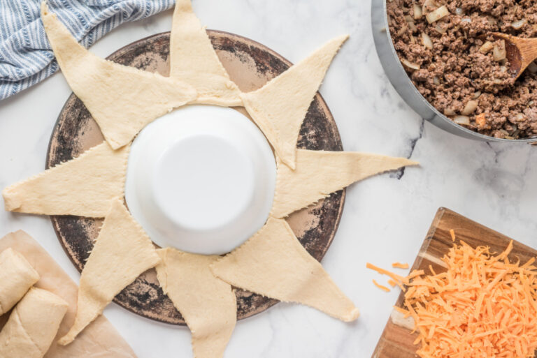 Cheeseburger Crescent Ring - Family Fresh Meals